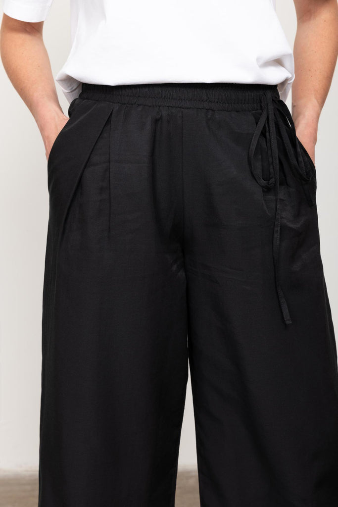 Black cropped trousers – Buffet Clothing